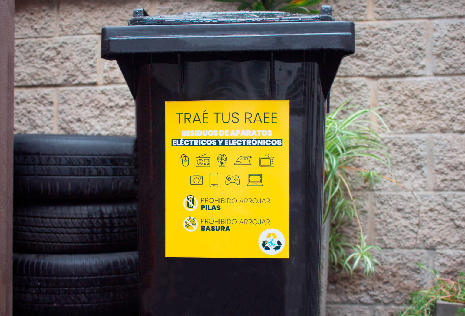 Nuevo contenedor de Raees – Colegio María Montessori